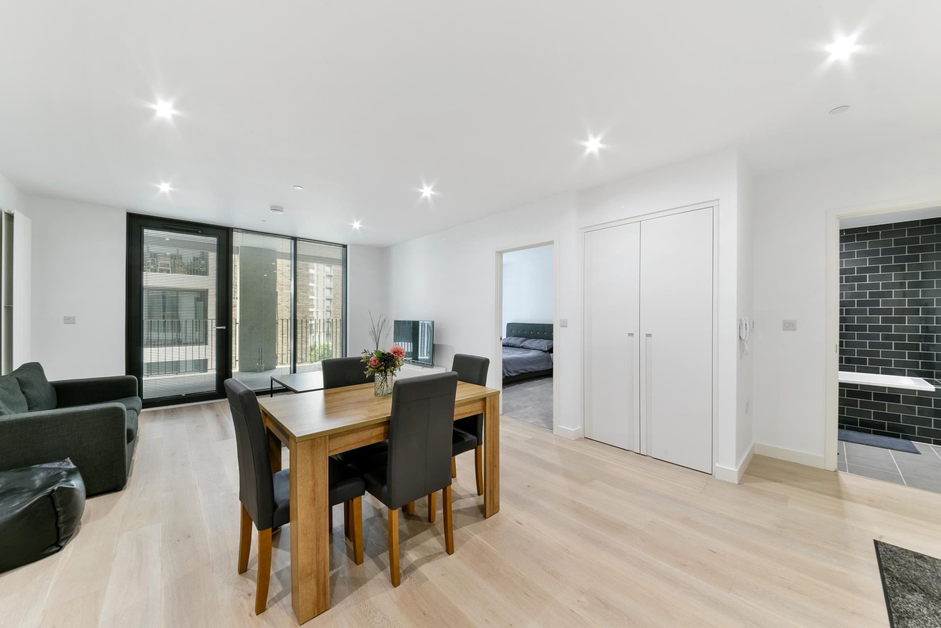 Pinnacle House 2608248 | JOHNS&CO