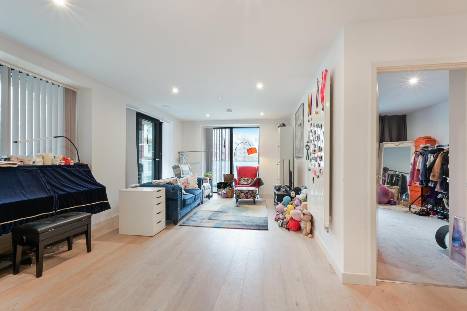 James Cook Building 2713390 | JOHNS&CO