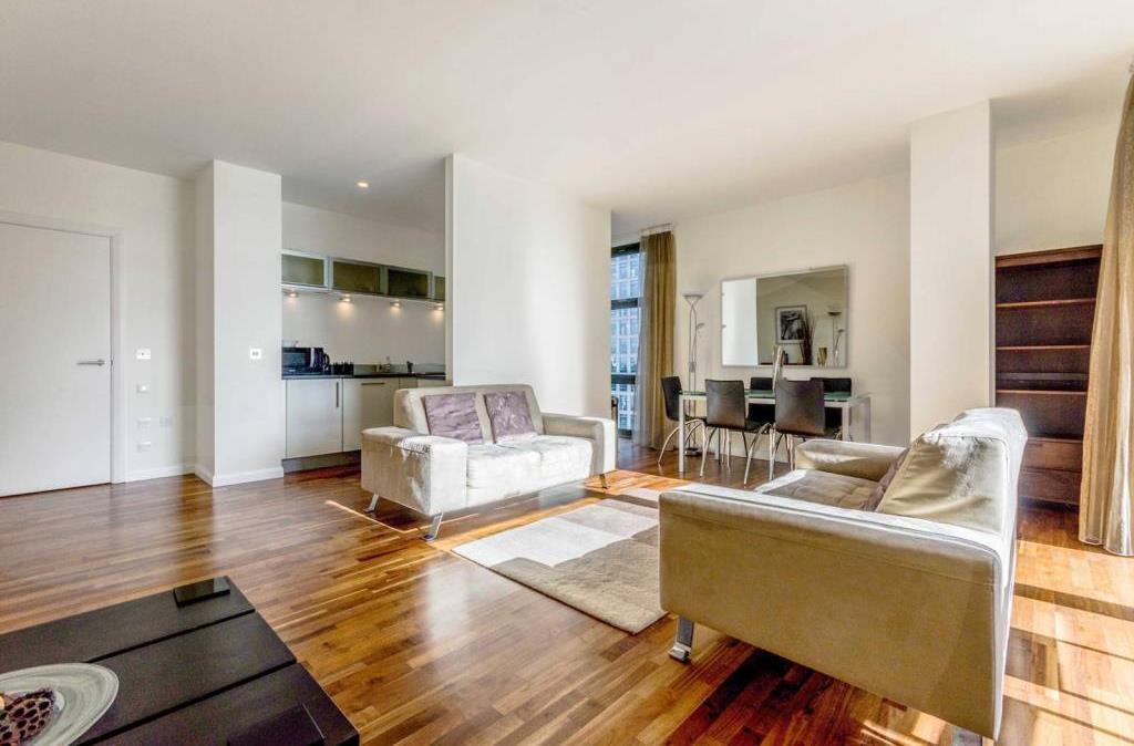 Discovery Dock West 2720312 | JOHNS&CO