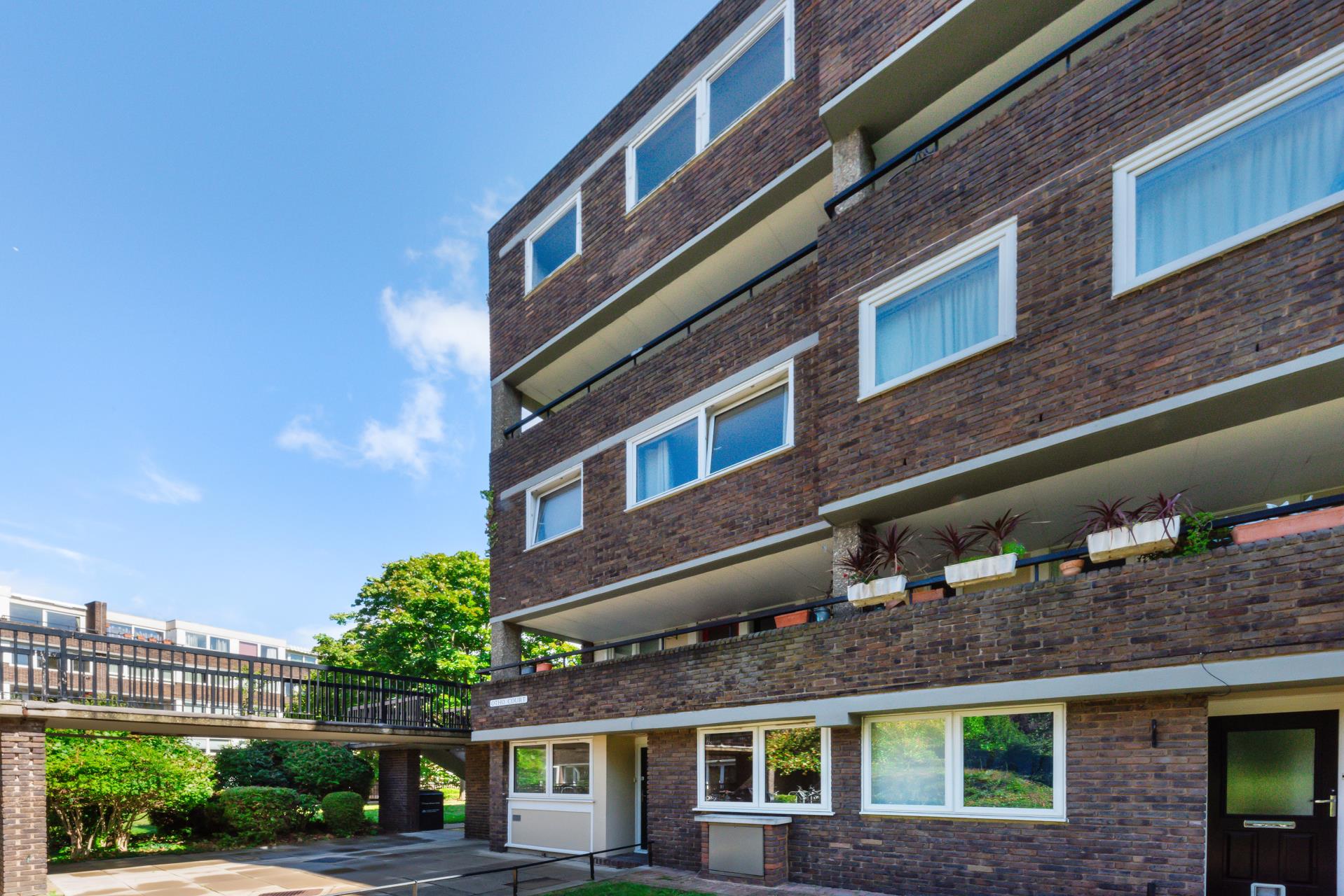 Otho Court 2720764 | JOHNS&CO