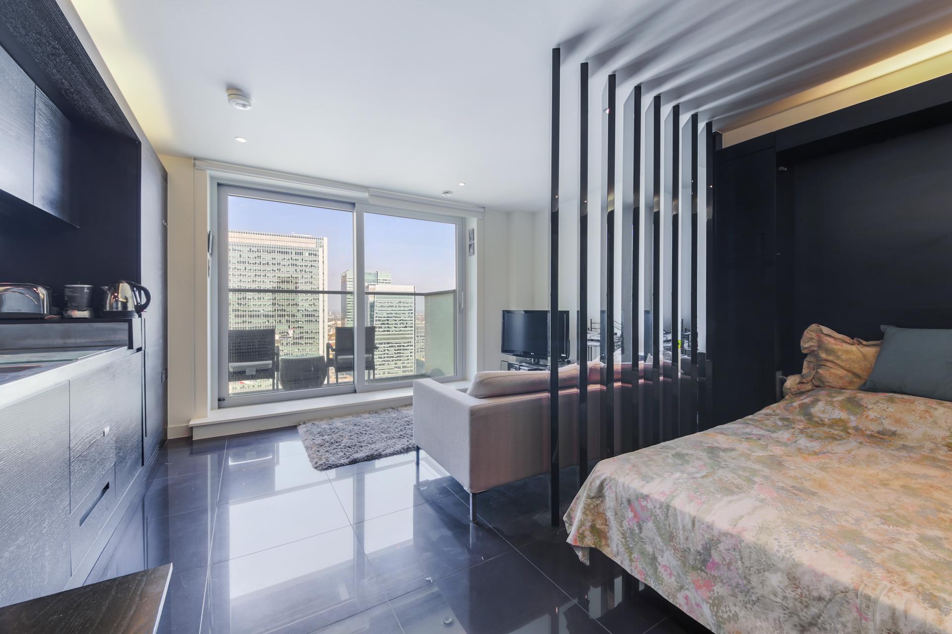 Pan Peninsula Square 2721305 | JOHNS&CO