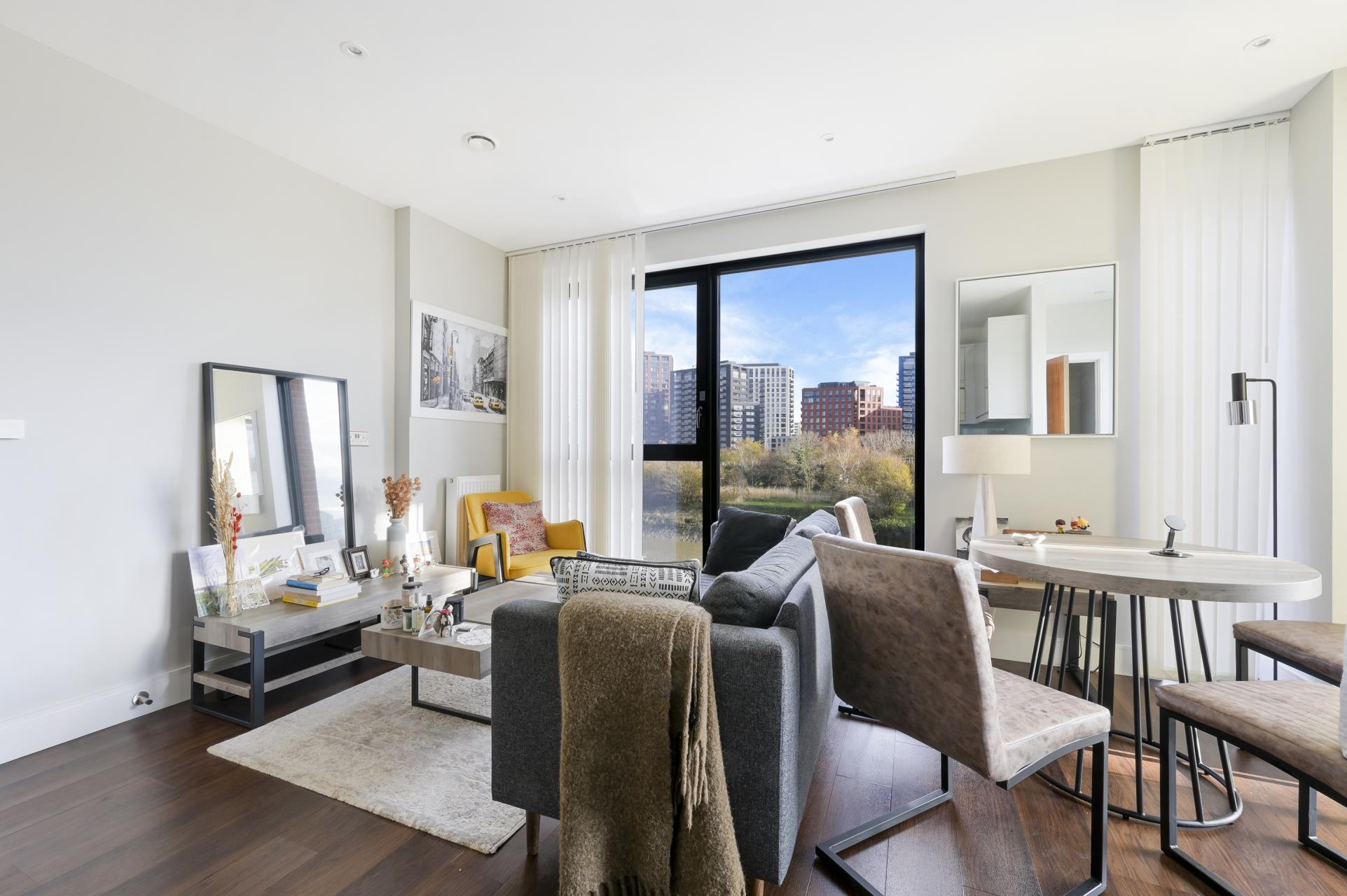 Avalon Point 2725129 | JOHNS&CO