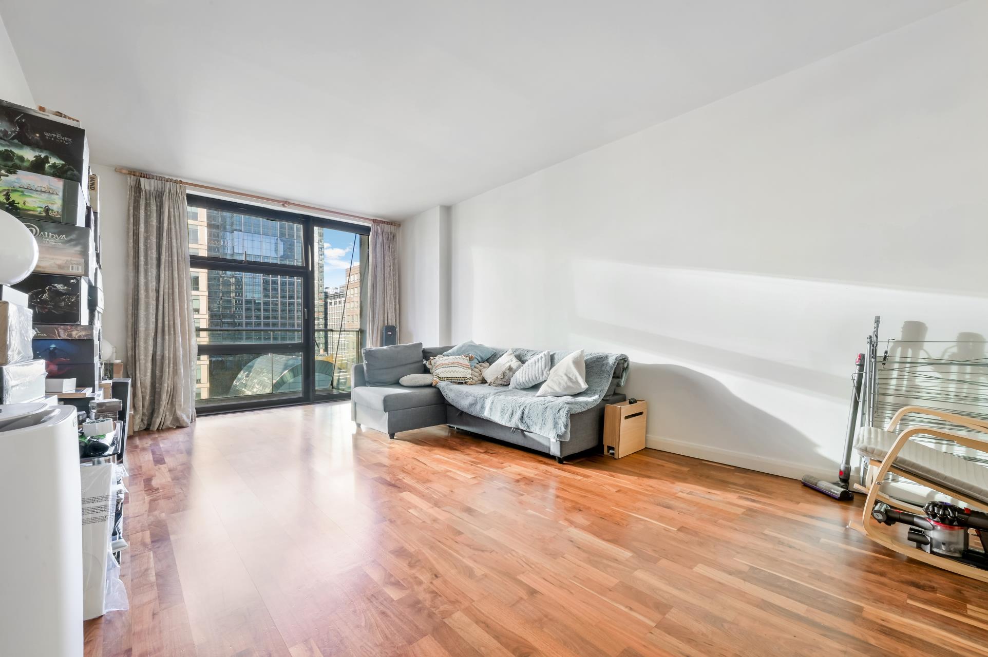 Discovery Dock 2725113 | JOHNS&CO