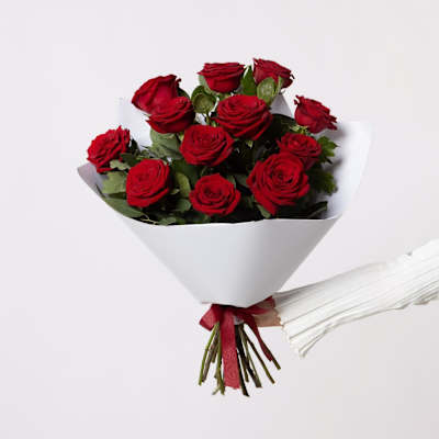 12 Red Roses | Interflora