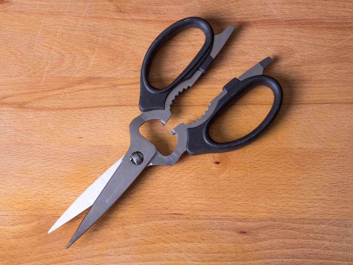 How to Use Kitchen Shears: 5 Essential Cutting Tips