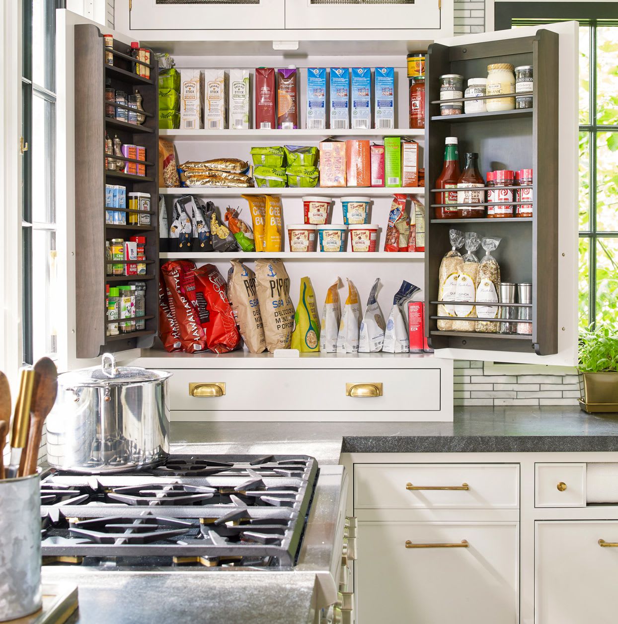 How Should I Arrange My Kitchen Items: Smart Organizing Tips