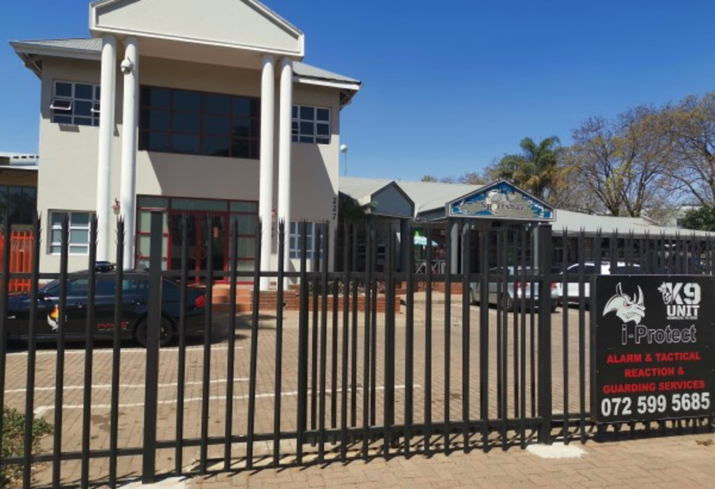 850 m² Business Centre in Rustenbu... - #CL4480 Just Property