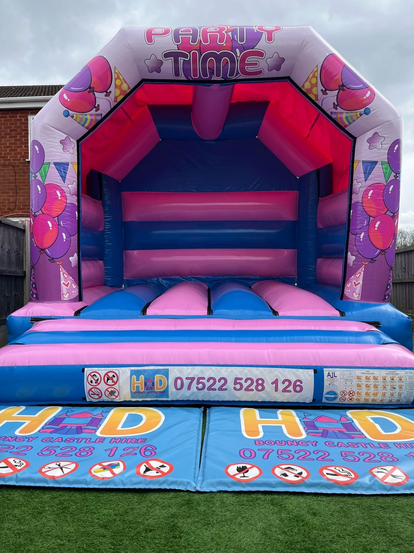 Party Time Pink And Blue Bouncy Castle - HD Bouncy Castle Hire