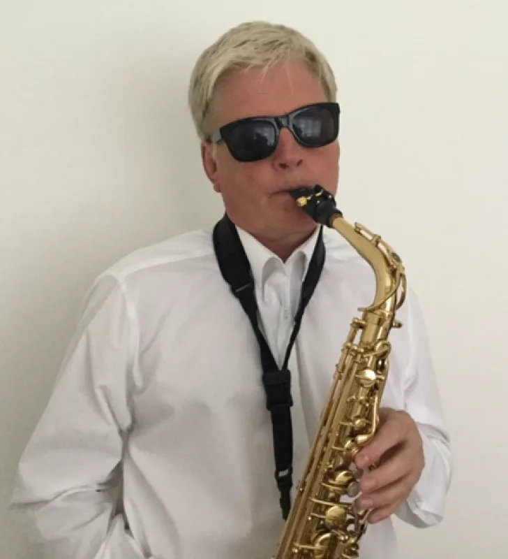 Steve Grainger Saxophone - John Bedford entertainments Ltd