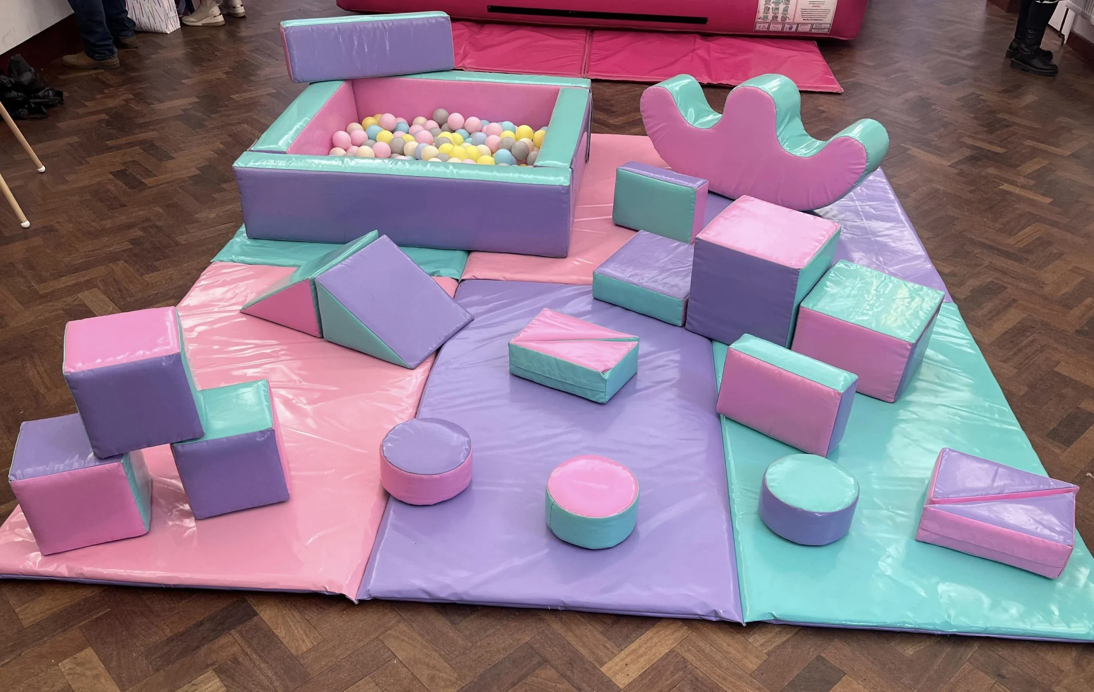 Pastel Soft Play Hire Surrey Jaimies Castles, Bouncy Castle & soft play ...