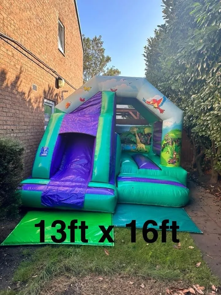Green Jungle Bouncy Castle - Chambers Bouncy Castle Hire