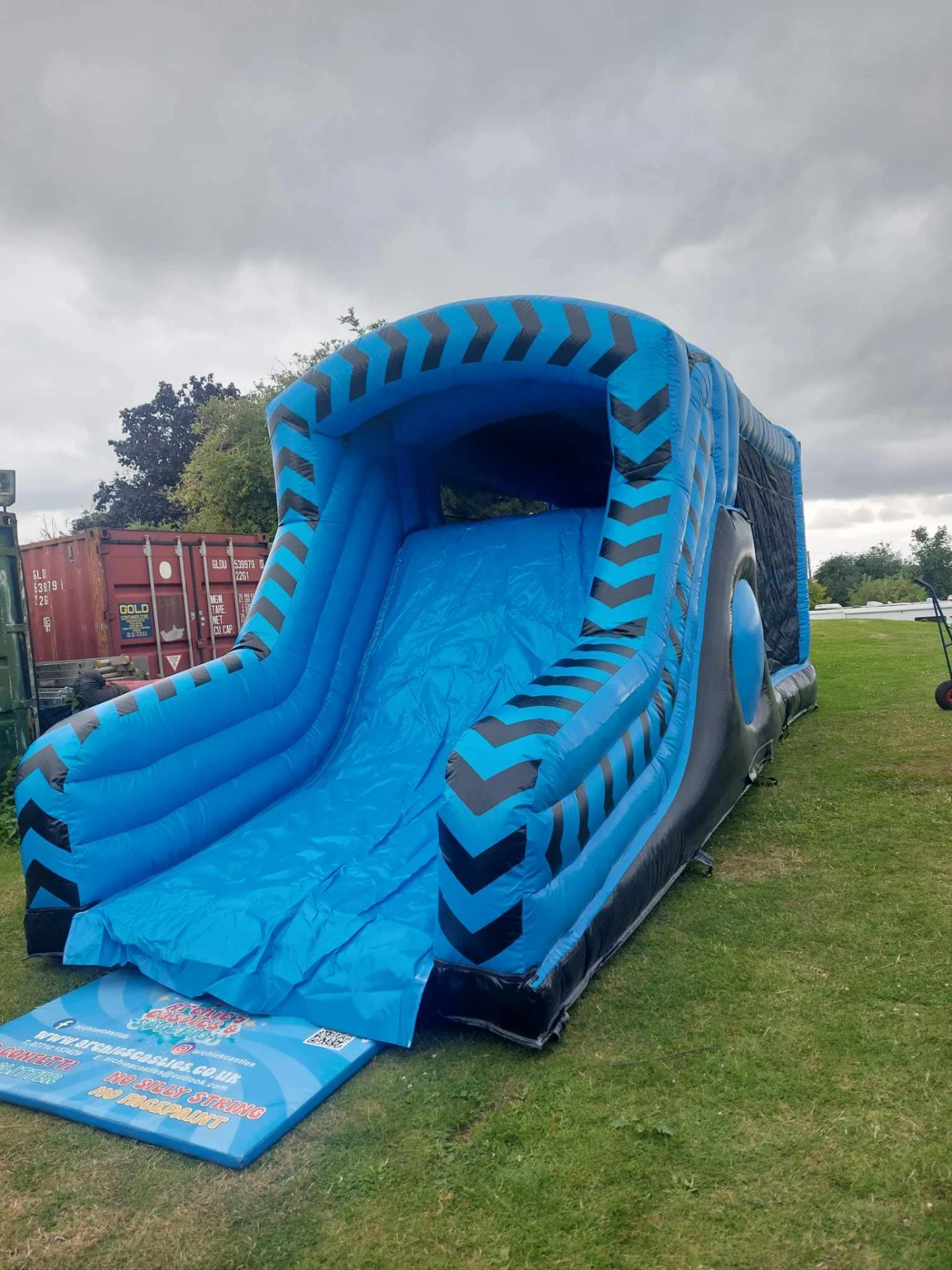30ft Black And Blue Obstacle Course - Bouncy Castle Obstacle Course Hire
