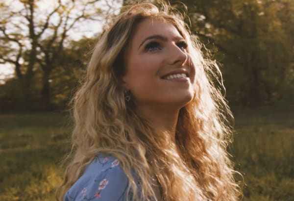 Amy Jade - John Bedford entertainments Ltd