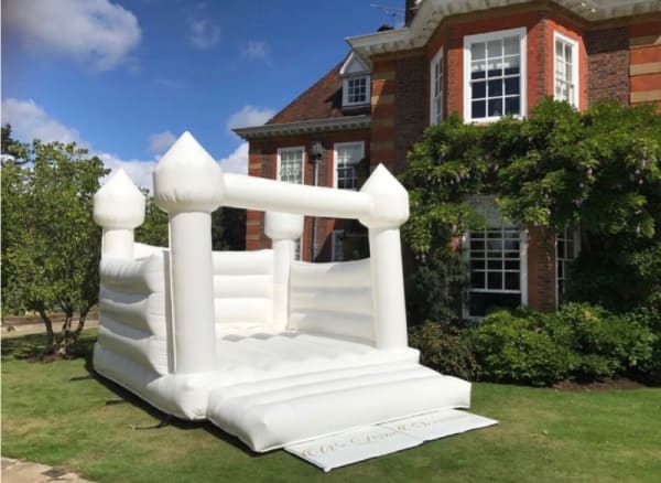 White Wedding Bouncy Castle - Chloes Castles | Bouncy Castle Hire ...