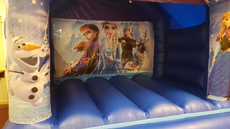 Frozen Bouncy Castle - Easy Bouncy Castles