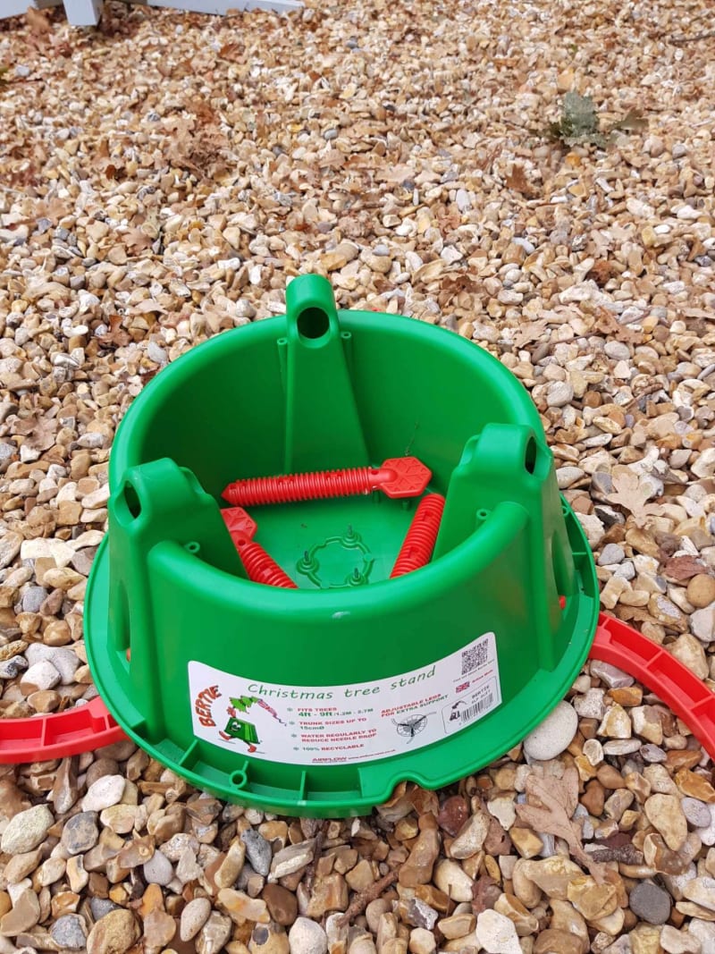 Green Elf Bertie Christmas Tree Stand - Lolas Logs