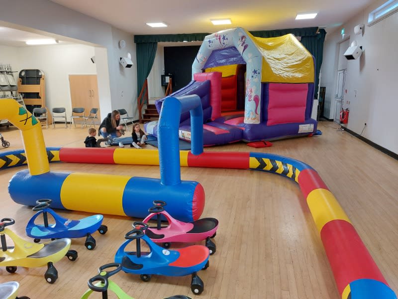 Didicar Track And 6 Cars - Easy Bouncy Castles