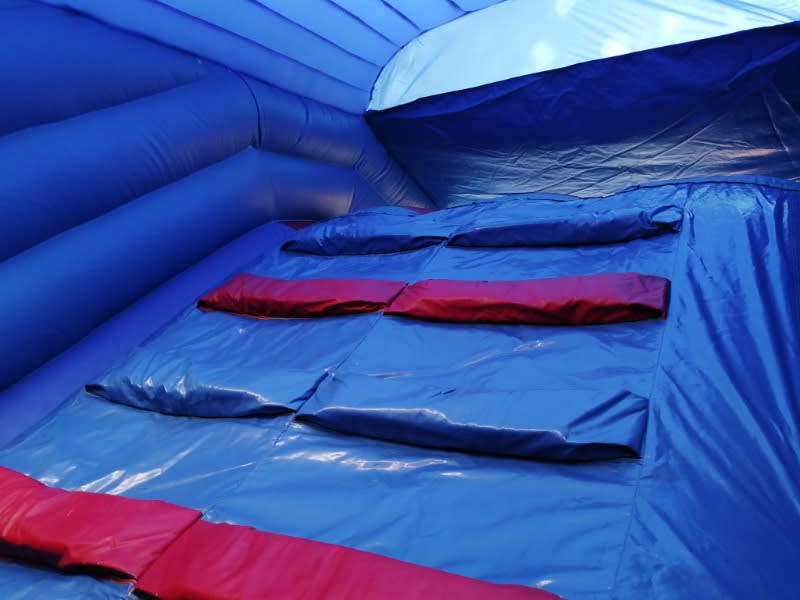 44ft Party Fun Obstacle Course - Party Time Grimsby