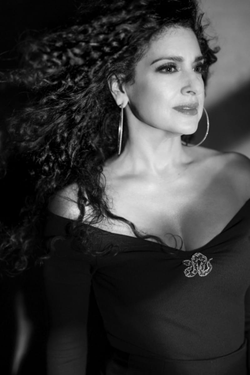 Gloria Estefan Tribute By Ana Leon - John Bedford entertainments Ltd