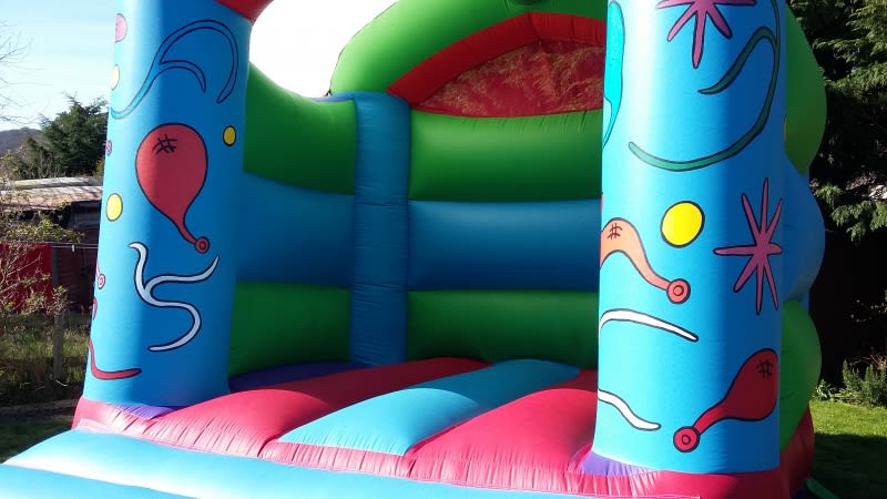 Party Balloon Castle - Easy Bouncy Castles