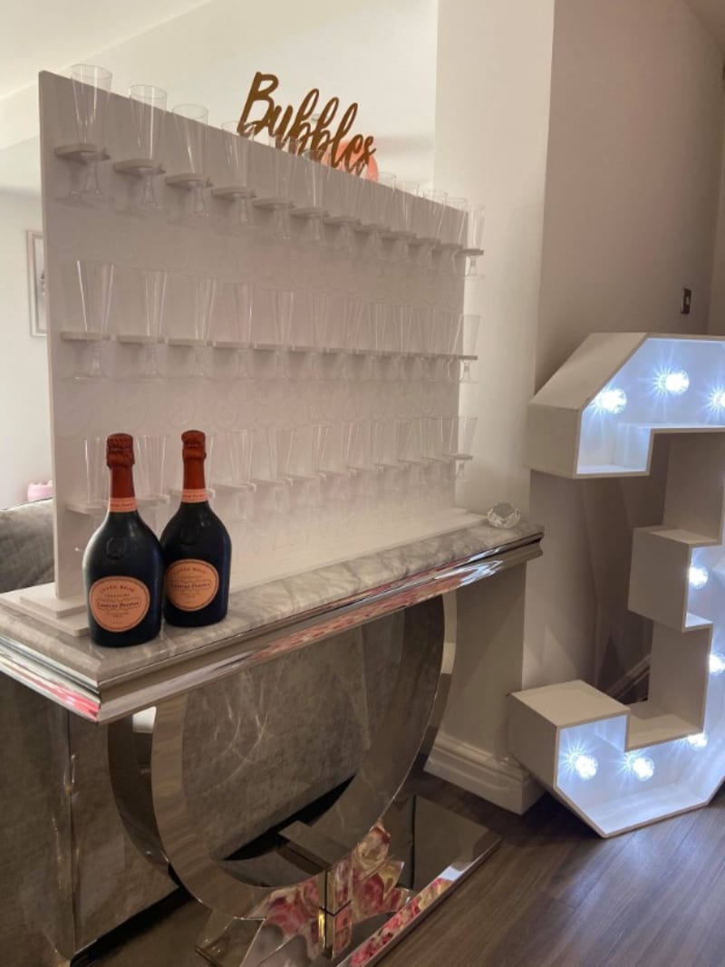 Prosecco Wall - Deluxe Flower Walls