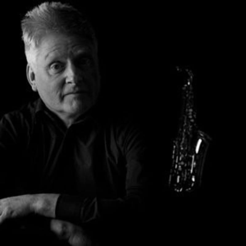 Steve Grainger Saxophone - John Bedford entertainments Ltd