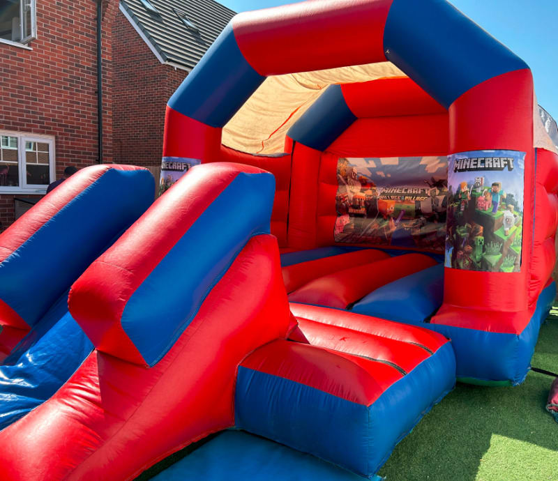 Red And Blue Combo Castle - Minecraft Theme - A Wibbly Wobbly Castle Hire