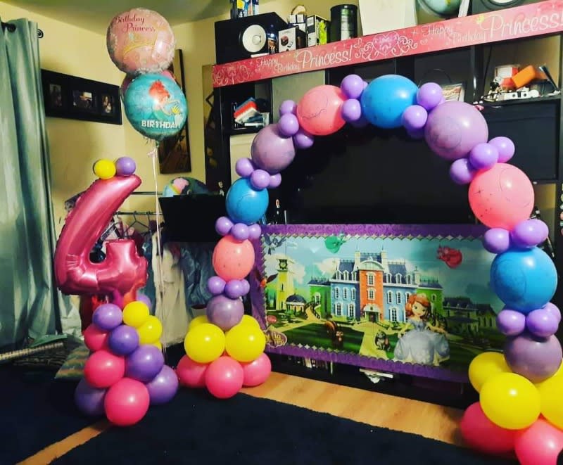 Balloon Displays - Bouncetastic Castles | Bouncy Castle Hire ...
