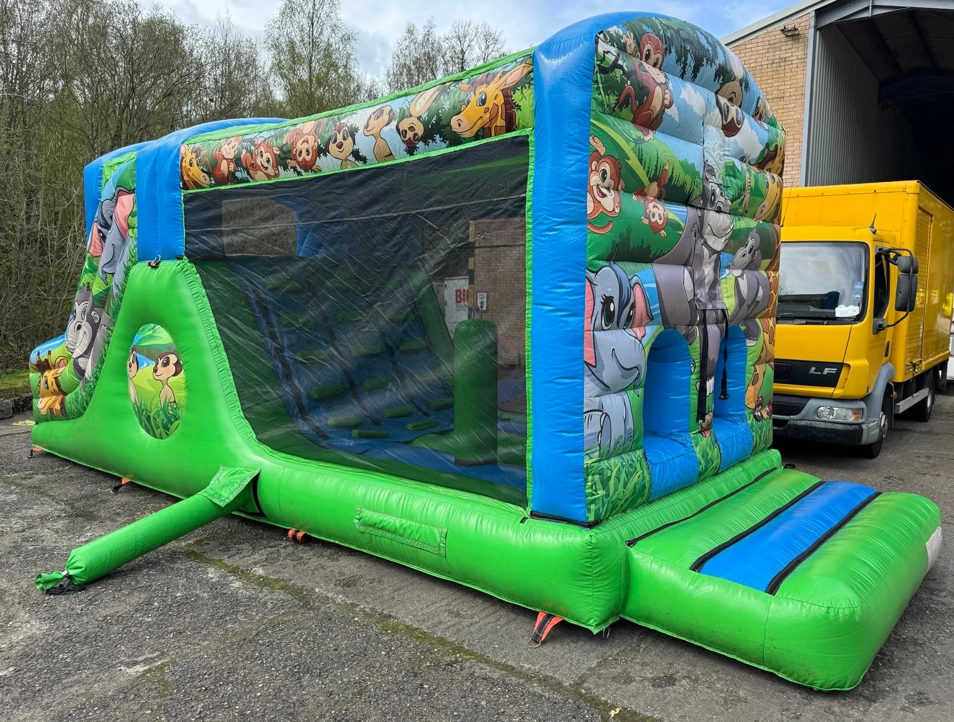 Animal Fun Run - Bouncy Castle and hot tub hire, based in Gwynedd, Wales