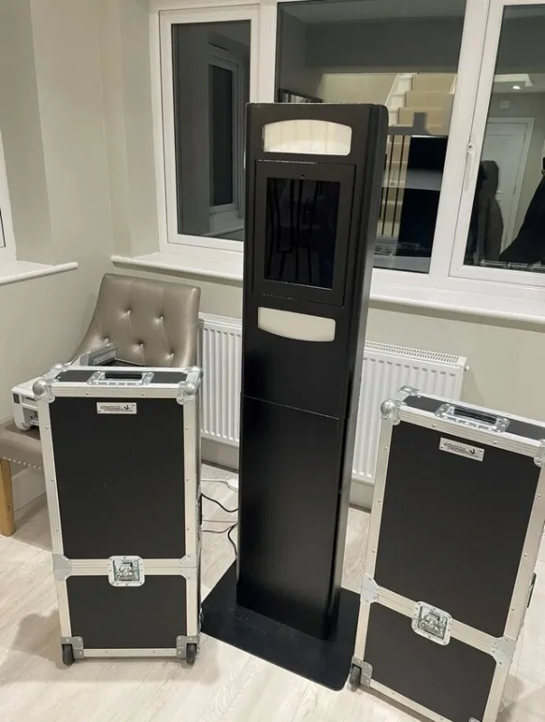 Selfie Pod Photo Booth Hire In Kent, London, Essex, Surrey And Sussex ...