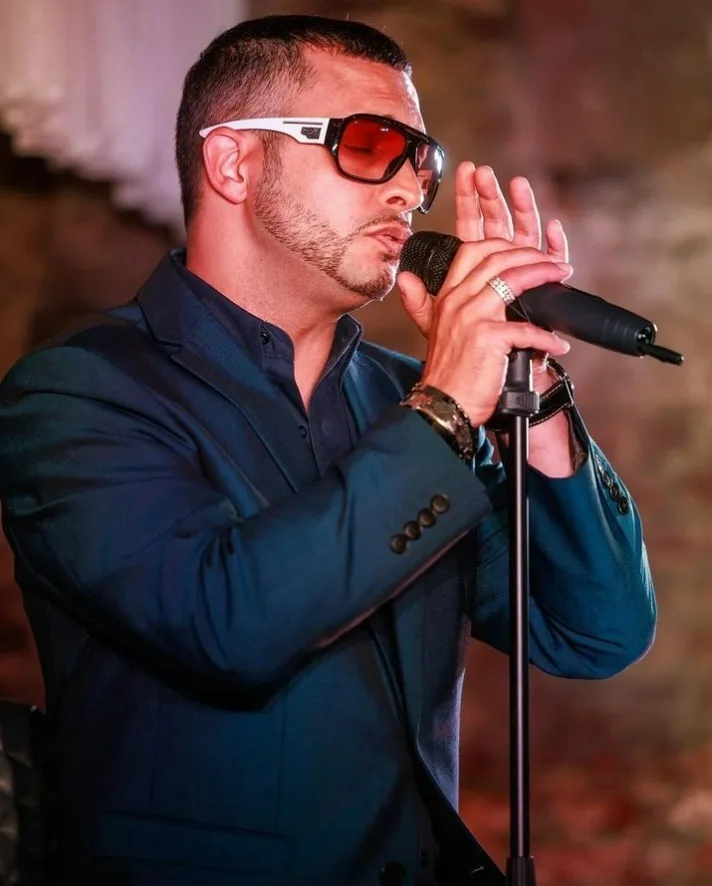 Aj Sings - John Bedford entertainments Ltd