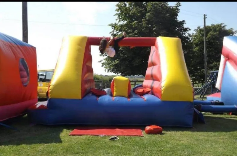 Pillow Bash 16ft X 22ft X 10ft - Fun 4 All - Inflatable Hire Hull