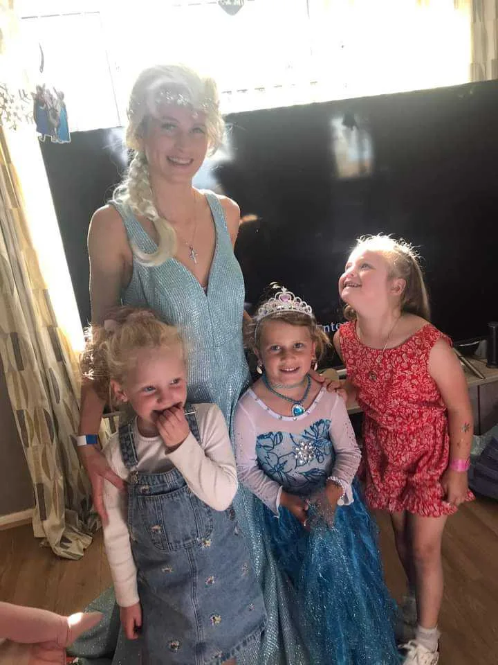 Elsa Mascot - Parties of Distinction