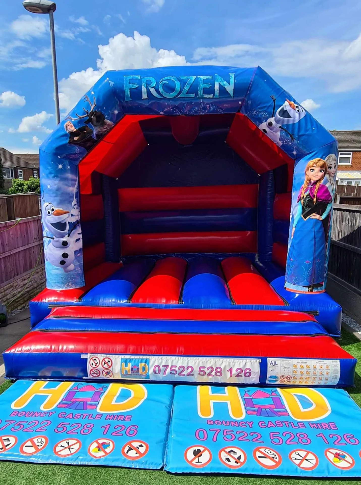 Frozen Red And Blue Bouncy Castle - HD Bouncy Castle Hire
