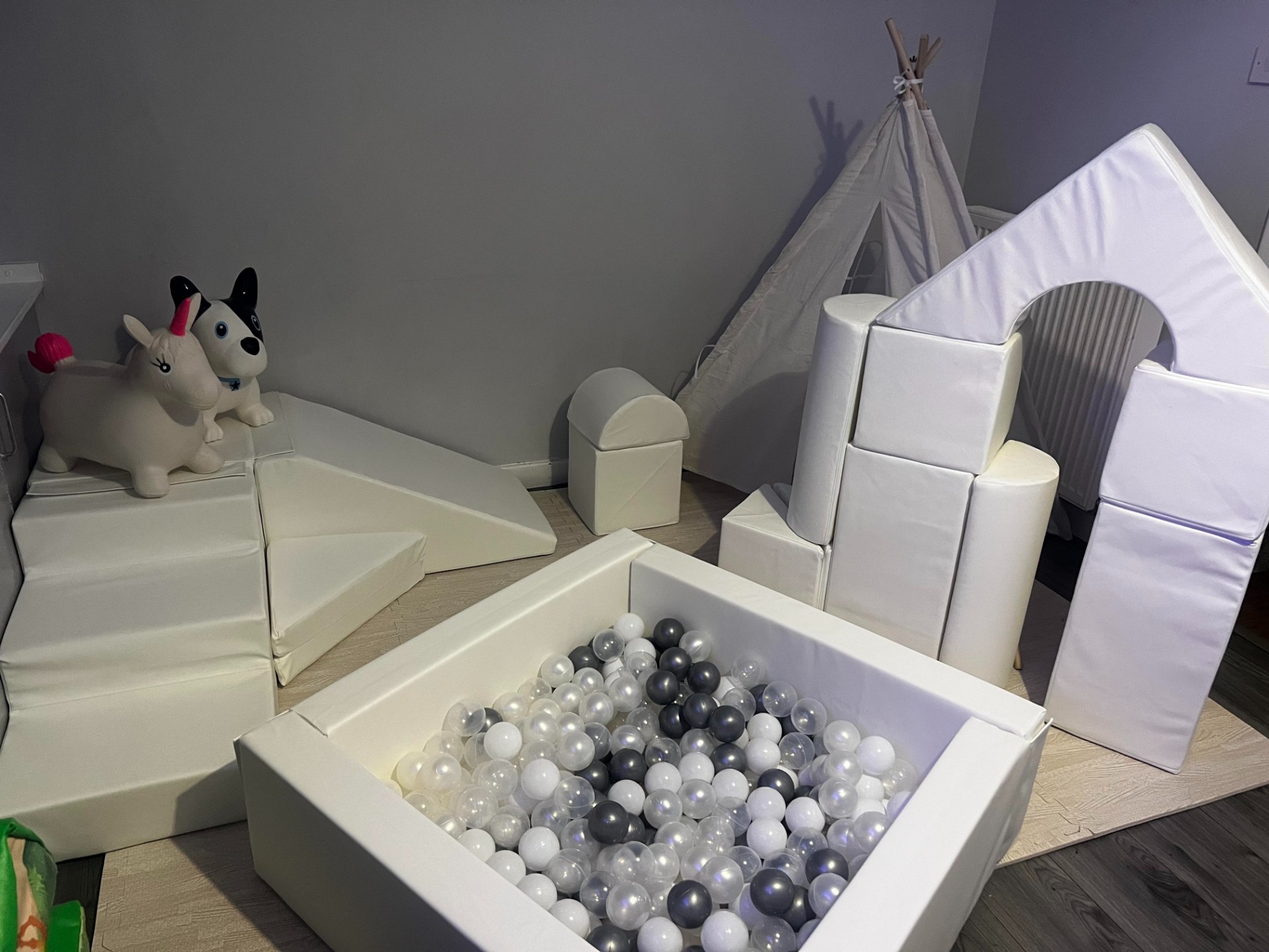 Luxury White Soft Play - Dreamtime Events Angus, Dundee & South ...