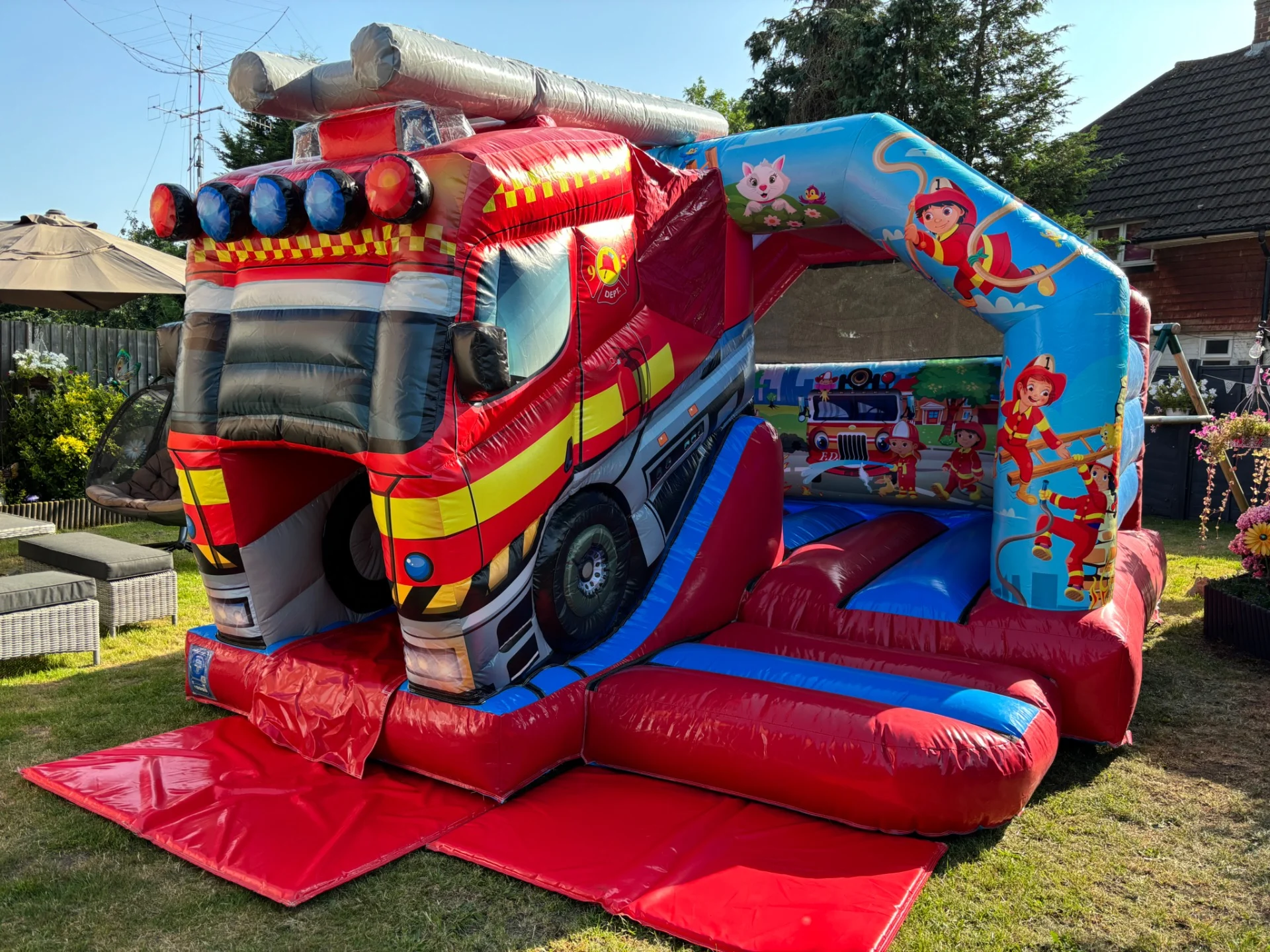 Fire Engine Bouncy Castle Hire Surrey Jaimies Castles, Bouncy Castle ...