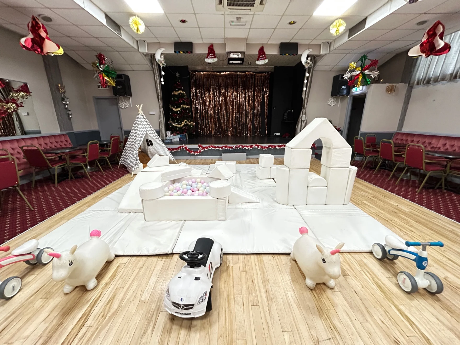 White Soft Play Cardiff And The Vale Of Glamorgan And Barry Bouncy Bees ...