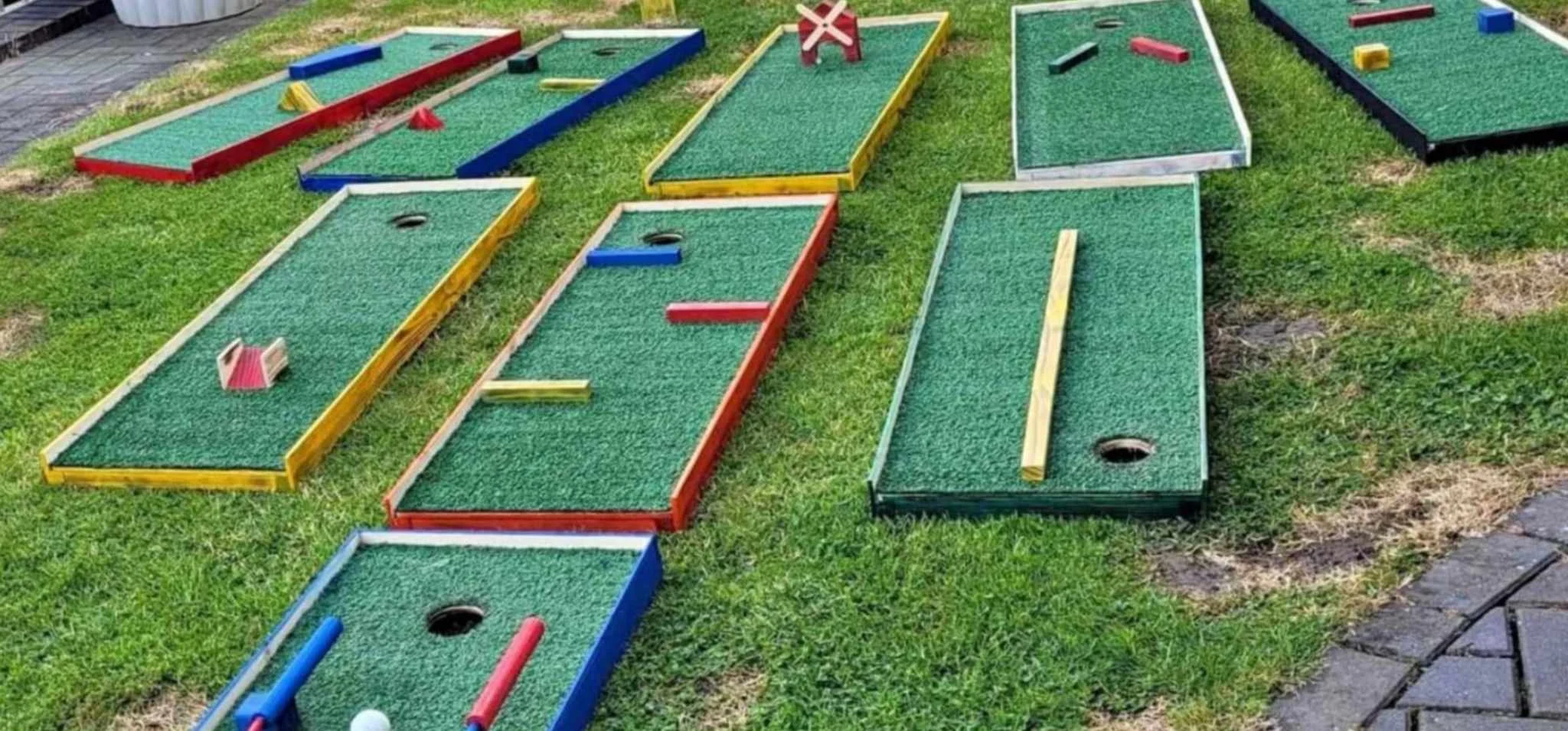 Childrens Mini Golf - Unleashed Entertainments