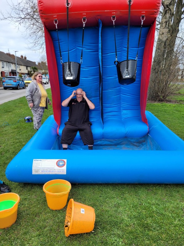 Inflatable Gunge Tank 8.7ft X 8ft X 9.9ft - Fun 4 All - Inflatable Hire ...