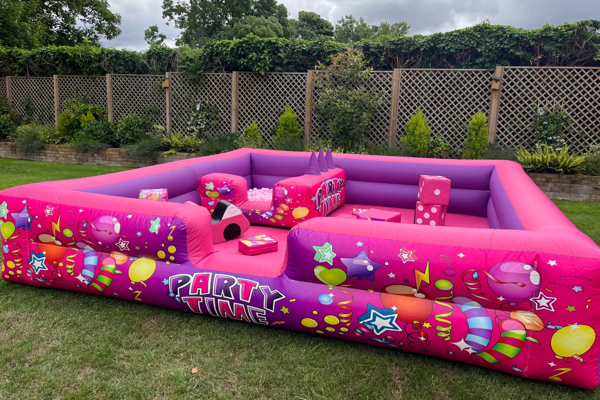 Inflatble Soft Play Zone Jaimies Castles, Bouncy Castle & soft play ...