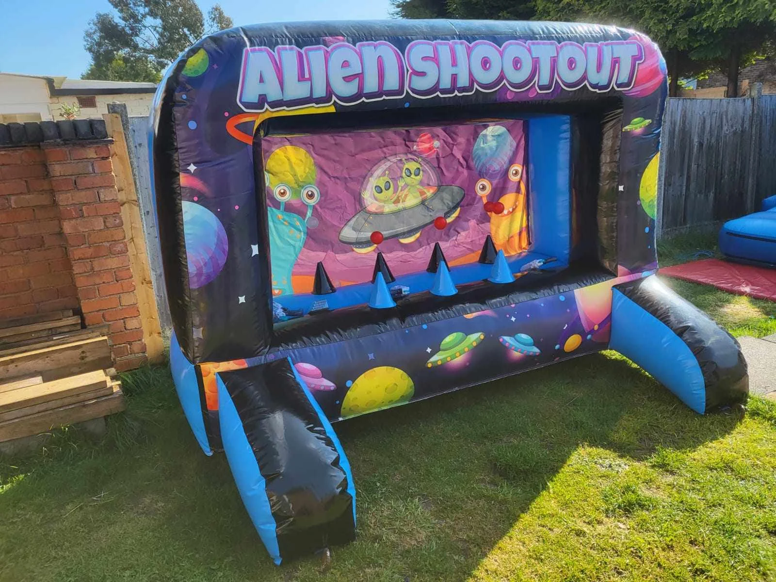 10ft W X 5ft L X 7ft H Inflatable Alien Shootout - RD Castles