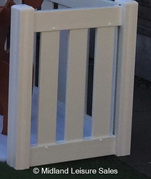 Plastic Event Fencing Sales | Picket Fencing Sales | Santa's Grotto ...