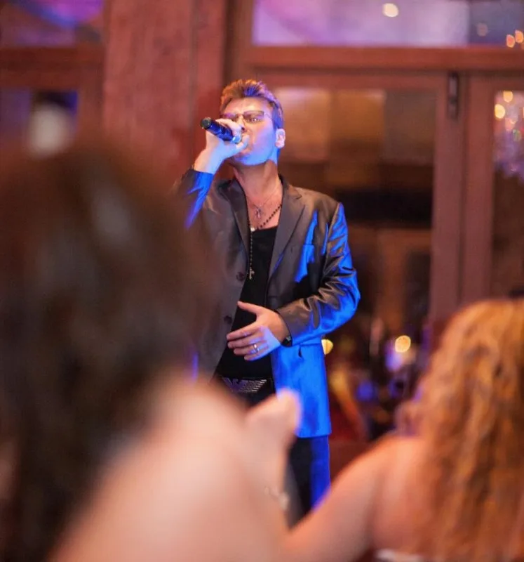 Wayne Dilks As George Michael - John Bedford entertainments Ltd