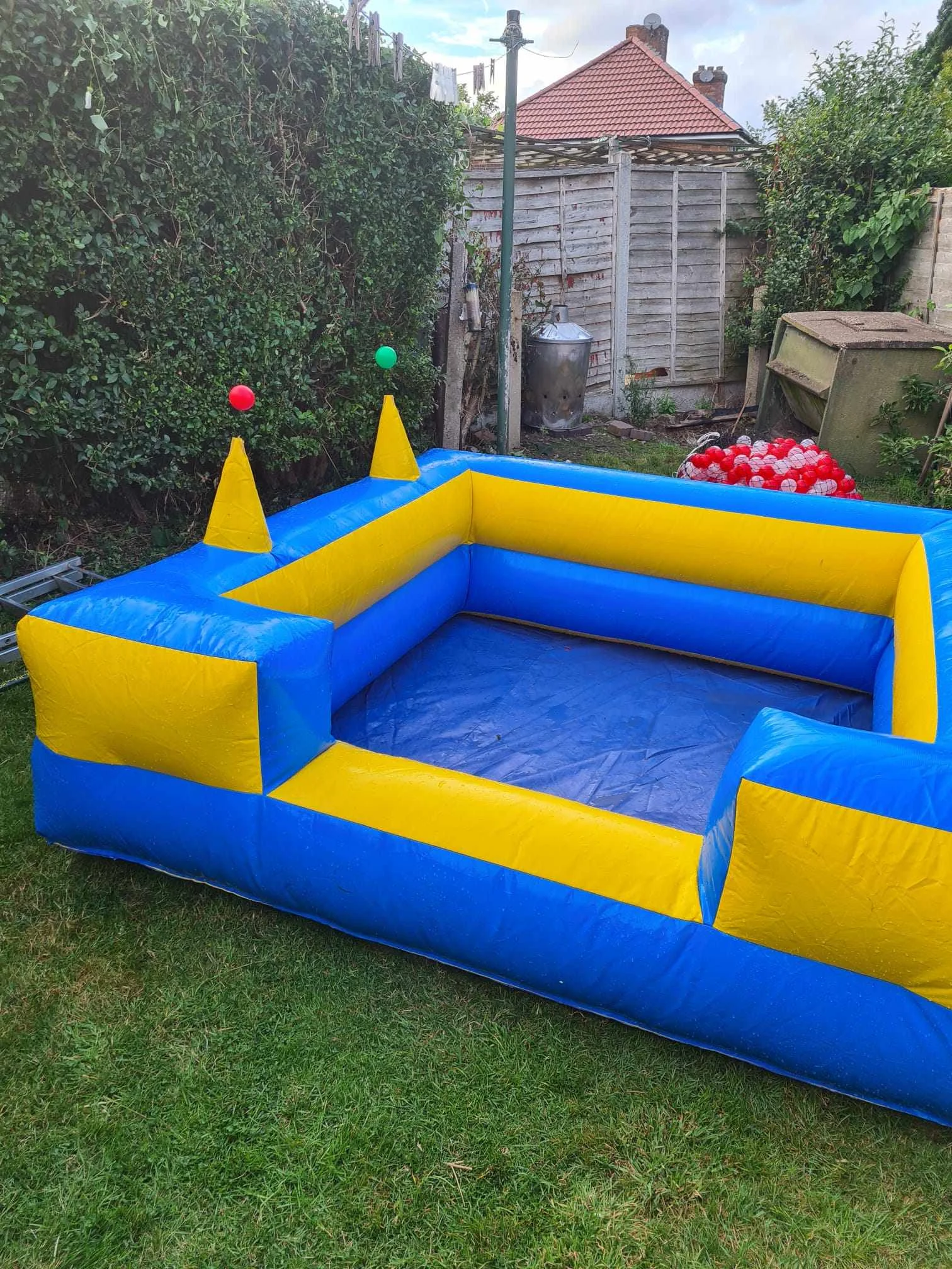 6ft X 6ft Blue And Yellow Ball Pond - RD Castles