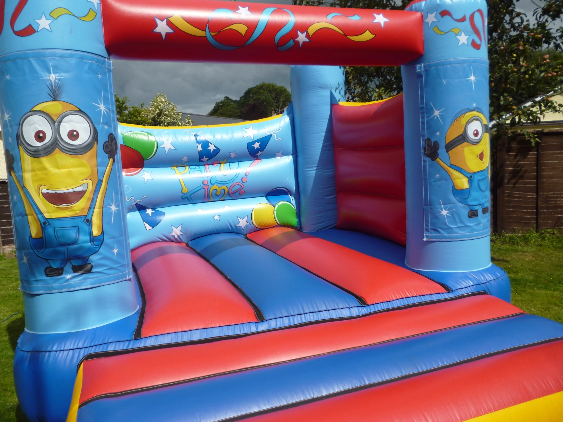 Minion Castle - Acm Entertainments, Bouncy Castle Hire, Rodeo Bull Hire ...