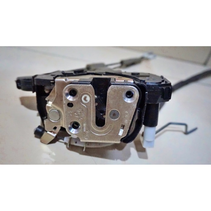 Jual Jual Door Lock Fr Mekanisme Kunci Pintu Motor Kanan Depan Grand ...