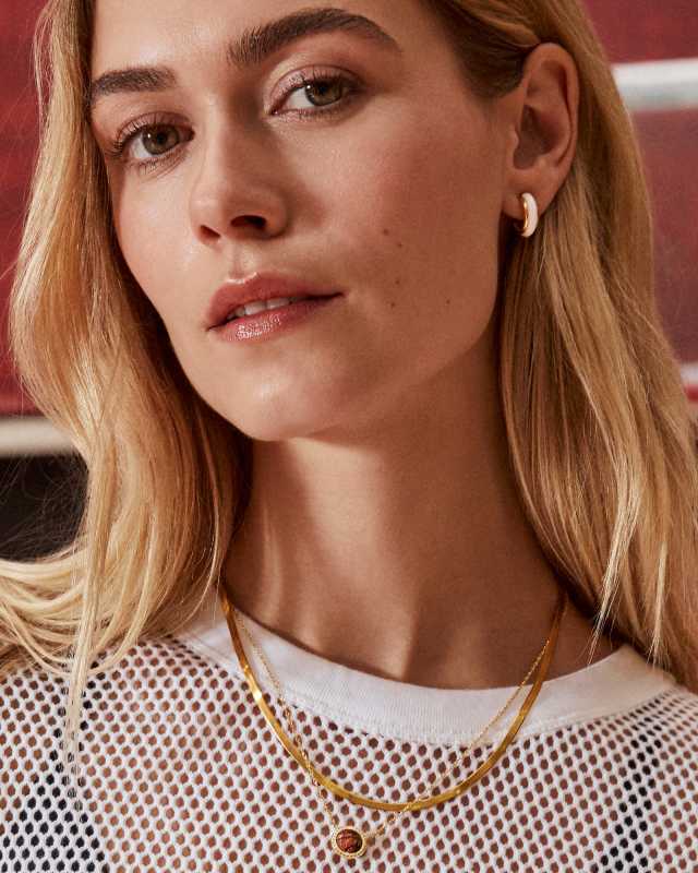 Basketball Gold Short Pendant Necklace in Orange Goldstone | Kendra Scott