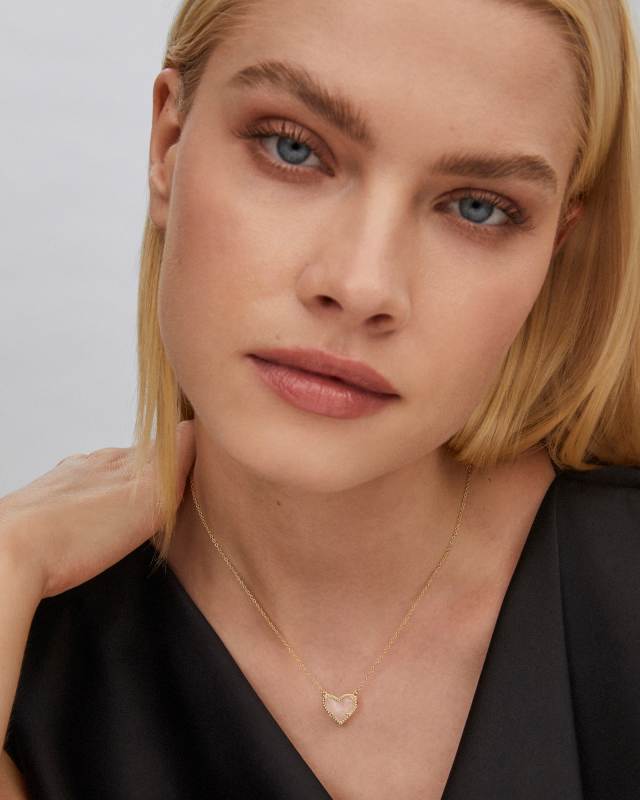Ari Heart Gold Pendant Necklace in Rose Quartz | Kendra Scott