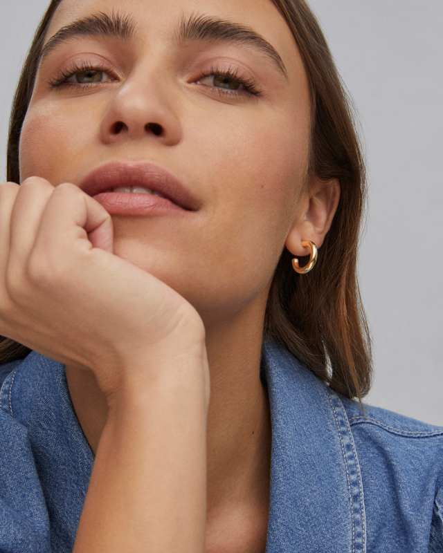 Colette Huggie Earrings in Gold | Kendra Scott