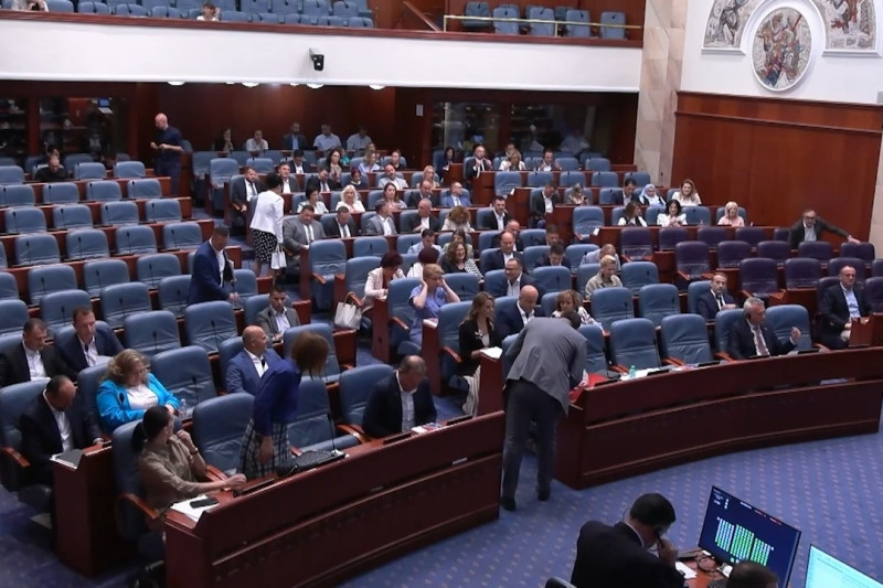 Телевизија 24 Гаши Собранието е подготвено за уставните измени се чека политички договор